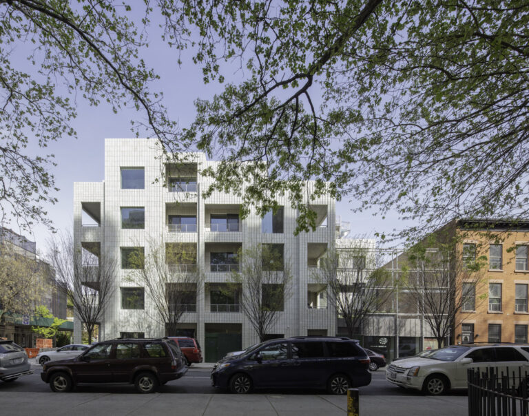 450 Warren Street 450 Warren Street - LaufsED LLC